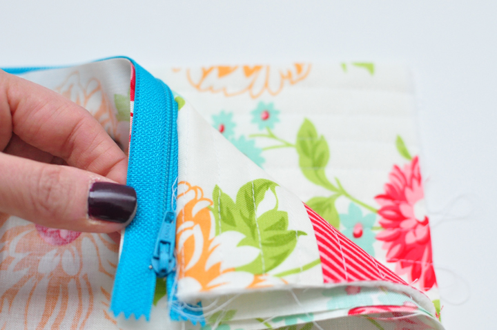 Free Zipper Bag Pattern- Quilt as you Go Method - Simple Simon and Company